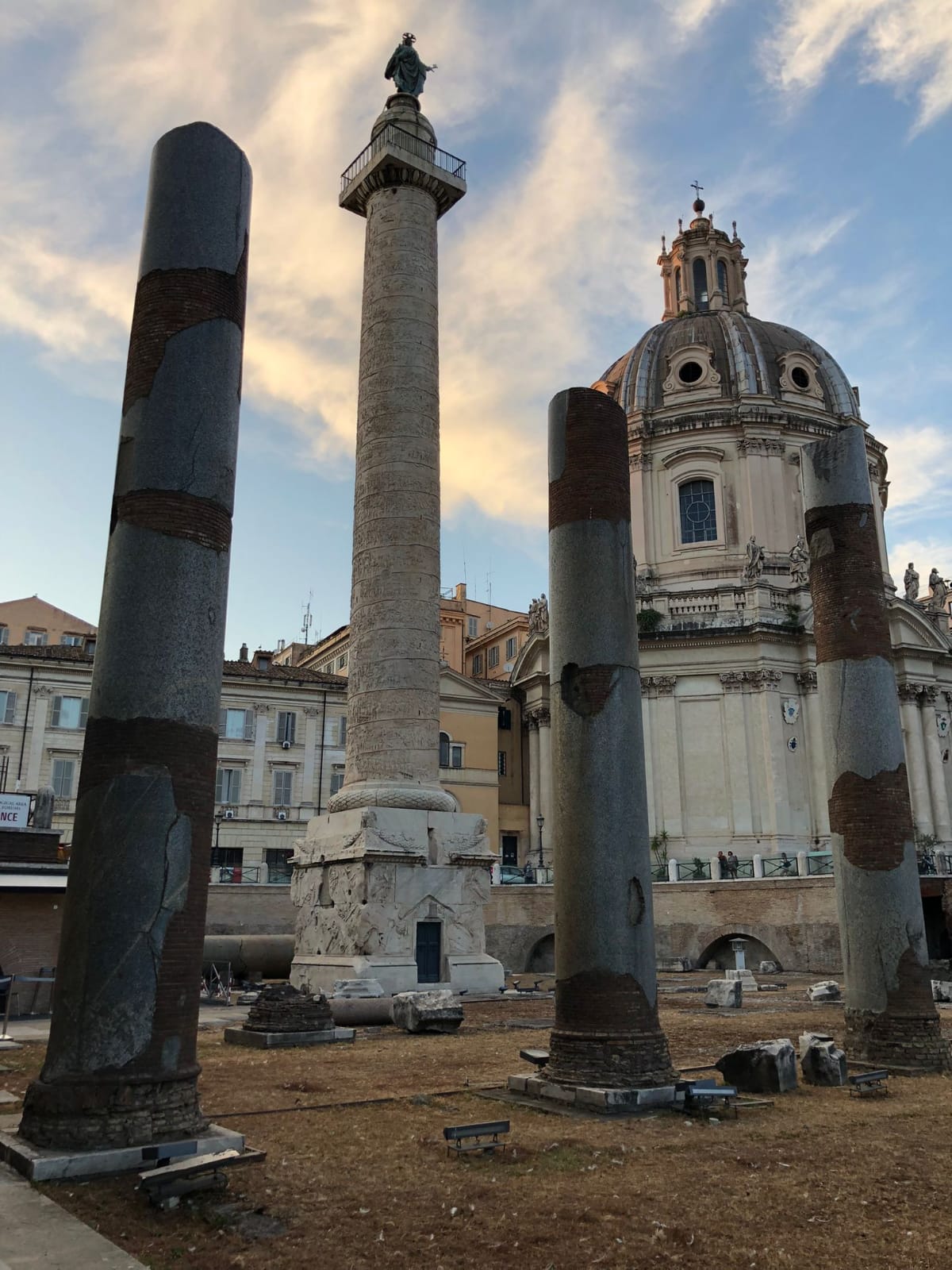 VISITA GUIDATA NOTTURNA ALL'INTERNO DEI FORI IMPERIALI CON L'ARCHEOLOGO